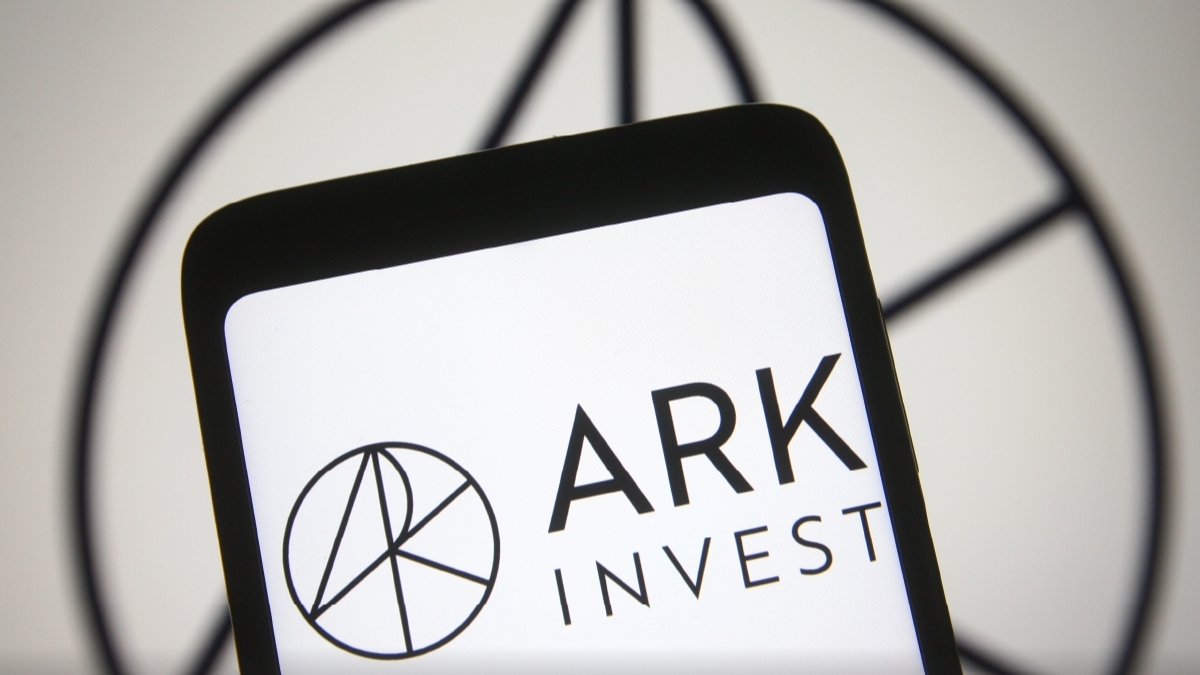 ARK Invest Adapts Portfolio Ahead of SEC Decision on Bitcoin ETF